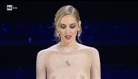 Sanremo 2023 il discorso di Chiara Ferragni Essere una donna non è
