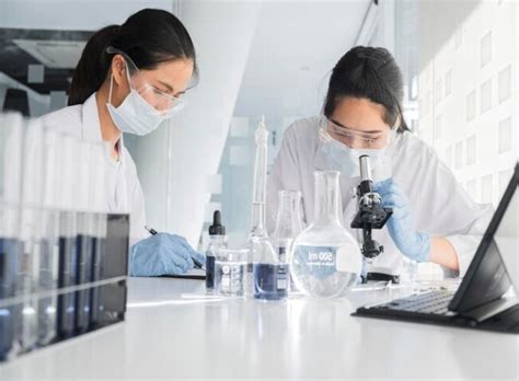 Khám phá mức lương ngành hóa học hiện nay