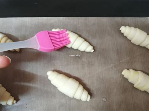 딸기생크림크루아상