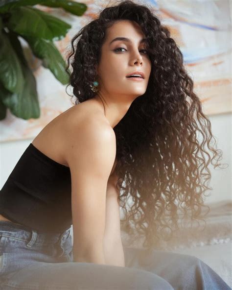 10 Best Liked Instagram Photos Of Pegah Ghafoori