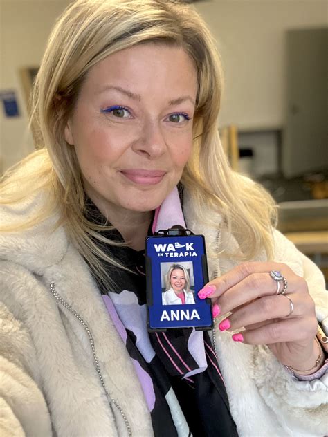 Anna Colliander On Linkedin Kuvassa Pitelen Elämäni Hienointa Henkilökorttia Walk In Terapian…