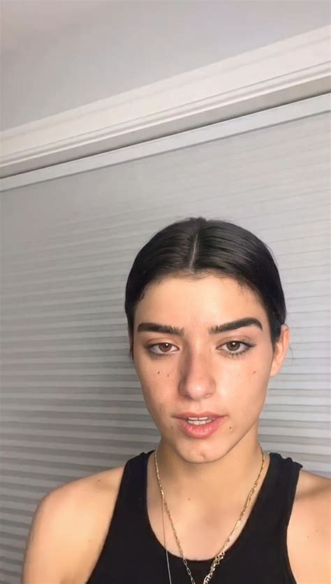 Заходите в Tiktok и смотрите видео Dixie Damelio Dixie Hair Styler