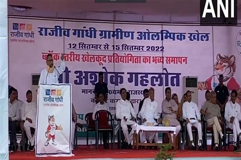 मुख्यमंत्री की मौजूदगी में मंत्री ने पीडब्ल्यूडी मंत्री से कहा सड़कें