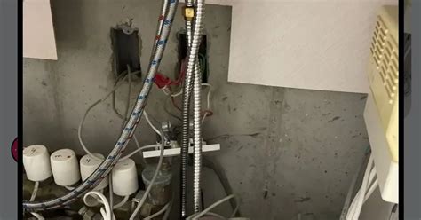 인테리어 업체에서 싱크대 하부 전선 정리를 하나도 안하고 콘센트도 엉망으로 해놔서 계속 신경쓰다가 배선정리랑 콘센트 교체 요청드렸어요 깔끔하게 잘 처리해주셔서 속이 다