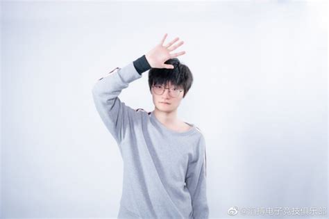 Tes五周年分享选手图片：仁川双c聚首，面对镜头摆pose🖐 直播吧