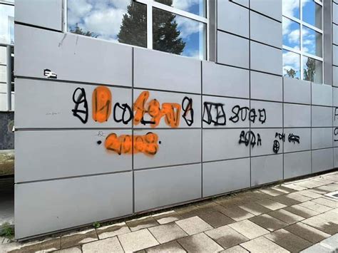 Galerie Foto Stadionul Din Târgu Jiu Ca După Război Scaune Rupte
