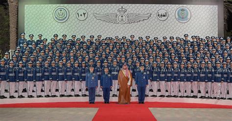 وزير الدفاع يرعى حفل تخريج الدفعة الـ102 من طلبة فيصل الجوية الديرة