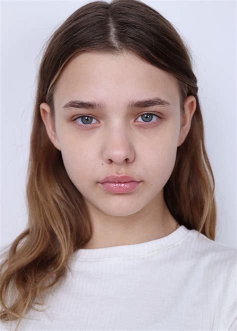 Lily Belec The Wonders