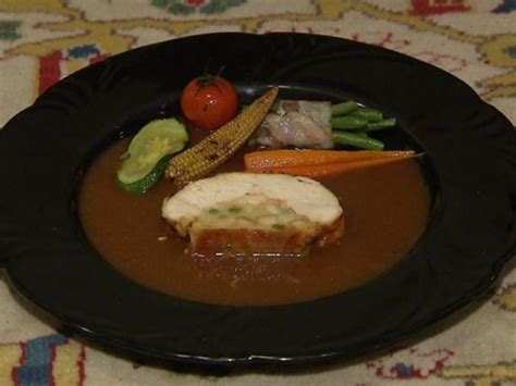 ファーマーズ チキンのオーブン焼きクリスピーと若い野菜の詰め物 Larissa Marolt Chef Reader