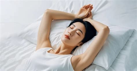 Tại sao bạn nên giơ tay qua đầu khi ngủ Phương pháp cải thiện giấc ngủ