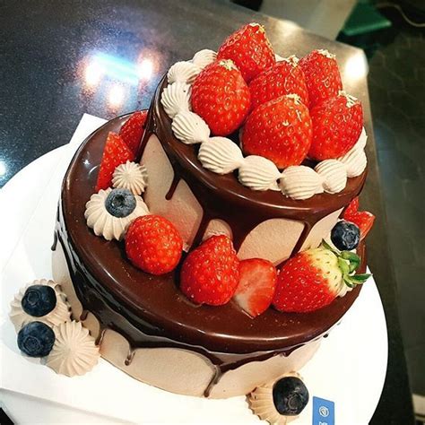 초코딸기2호2단 데코 후~🍫 12월 주문가능한 케이크 안내는 블로그 공지글을 확인해주세요~ 딸기イチゴ