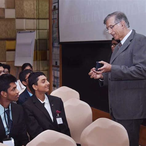 About Dr Niranjan Hiranandani Niranjan Hiranandani