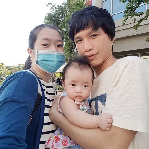 Pinlife — 一家三口的第一次合照🤣 媽咪過敏無法曝光😂 還有和外婆的合照👍 大魯閣草衙道 很好晃的所在