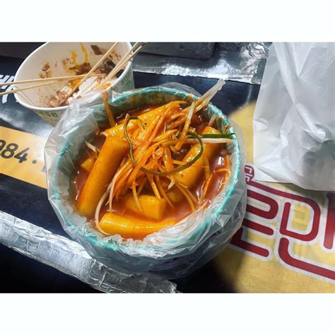 ทาสAOMGนองรกวน on Twitter RT krungy21 공연보기전에 배고픈데 시간이 촉박해서 공연장앞