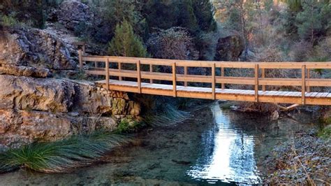 Una De Las Rutas Más Bonitas De Teruel Cascadas Y Pasarelas Entre Impresionantes Paredes