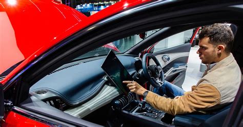 파리모터쇼 중국의 테슬라 Byd대규모 전시장에서 다양한 신차 공개