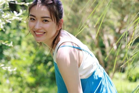 茅島みずきさんのインスタグラム写真 茅島みずきinstagram「⁡ 本日発売の週刊文春 原色美女図鑑で、松岡さんに素敵な写真を撮って
