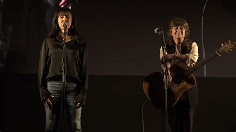 גלי עטרי וקורין אלאל שרות בהפגנה נגד ההפיכה המשטרית אין לי ארץ אחרת 4323 Youtube