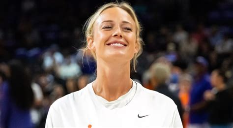 Shocking Sophie Cunninghams Bedroom Video Has Male Sports Fans Losing