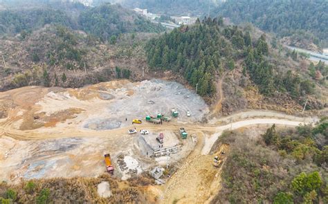 实力“宠粉”！崇阳新修一条旅游公路，邀你共赴这片杜鹃花海！