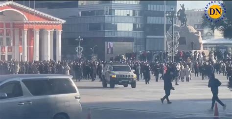 Жагсаалын үеэр Төв талбай руу машинтай дайрч орсон этгээд өмнө нь хүнийг санаатай алах гэмт