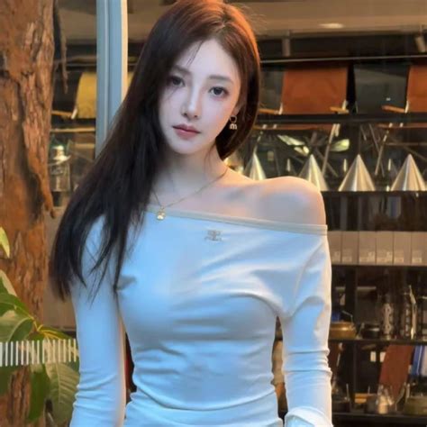 圣何塞极品外围lexie172c 马甲线细腰筷子腿的漫画身材