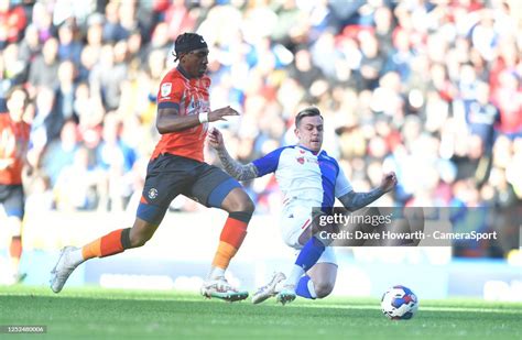 Blackburn Rovers Sammie Szmodics Battles With Luton Towns Amarii