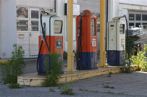 M O D E R N I S M A Gulf Möter Gluff Gluff