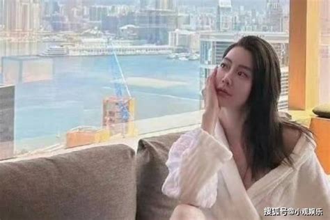 亚洲第一美女克拉拉，晒「比基尼」沙滩照，好身材根本藏不住魅力女性照片