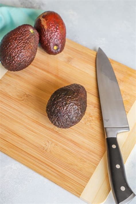 How To Cut An Avocado My Dominican Kitchen