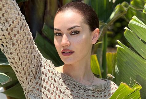 Fahriye Evcen chi è Murvet in La ragazza e l ufficiale sposa una star