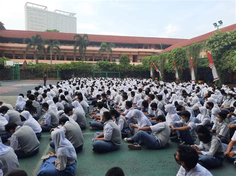 Pembentukan Karakter Melalui Literasi Di SMA Yuppentek SMA YUPPENTEK