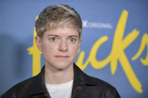 Mae Martin Comes Out As Non Binary And Updates Pronouns