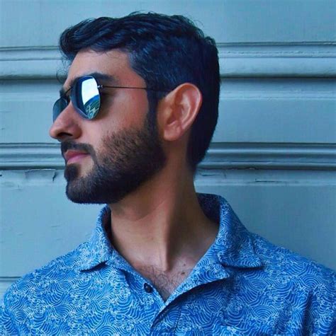 الفنان أحمد المنصوري