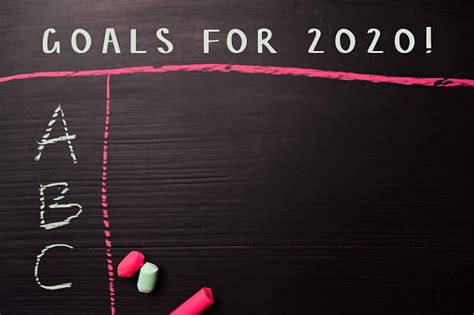 2020년 목표 컬러 분필로 작성되었습니다 추가 서비스에서 지원됩니다 칠판 개념 0명에 대한 스톡 사진 및 기타 이미지 0명