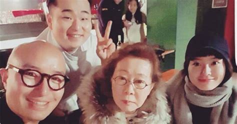 윤식당 첫방 축하홍석천 윤여정 정유미와 다정샷