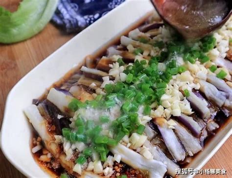 大厨教你做清蒸茄子，开胃下饭一点不油腻，简单几步你学会了吗？东方养生频道东方养生