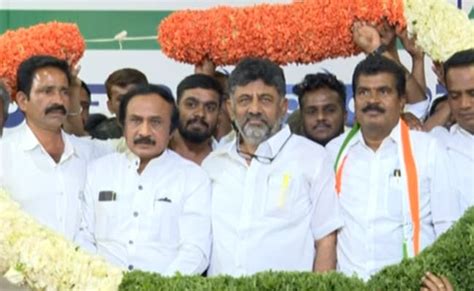 Hd Thammaiah In Setback For Karnataka Bjp Lingayat Leader Joins