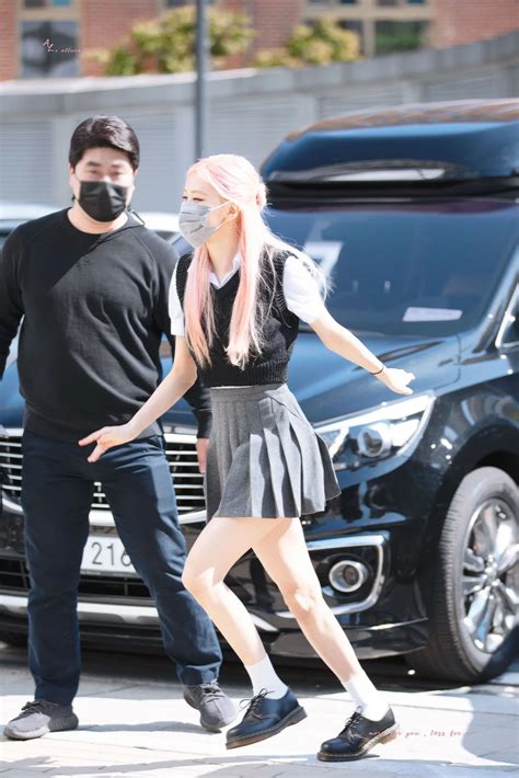 201008 Blackpink Rosé On The Way To Filming Knowing Brothers Kpopping