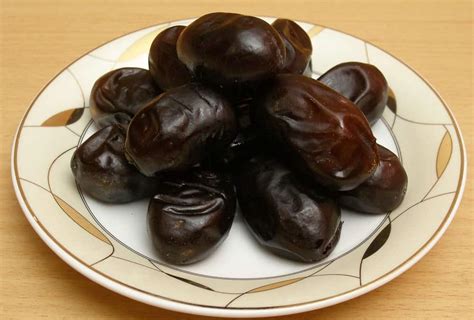 خرما مضافتی کرمان؛ طعم شیرین پوست شفاف آهن پتانسیم آراد برندینگ