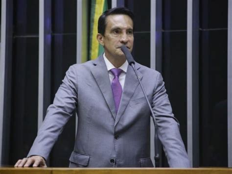 Sidney Leite cobra votação da PEC que exige diploma de jornalista