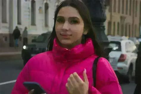 Delhil రష్యన్ యూట్యూబర్ లైవ్‌ వీడియోలోనే Russian Youtuber Koko In
