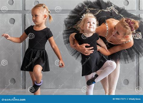Girls Dance Ballet Stock Image Image Of Performance 99617371