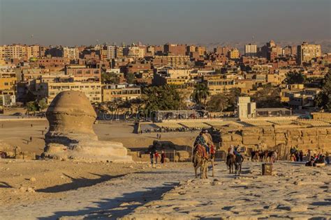 Cairo Egypt January 28 2019 People Leave Giza Pyramids Near The