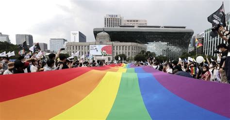 동료들이랑 불편해질까봐”오늘도 자신을 숨기는 성소수자 노동자들 동료들이랑 불편해질까봐”오늘도 자신을 숨기는 성소수자 노동자들