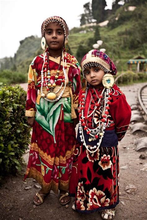 Darjeeling India Beautiful People Traditional Outfits Traditional