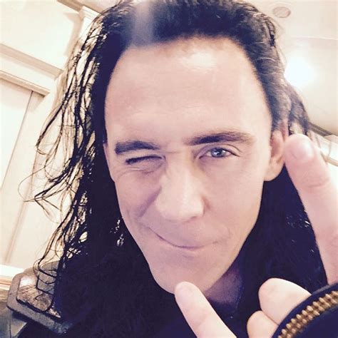 Tom Hiddleston Shares First Look At Loki From The Thor Ragnarok Set