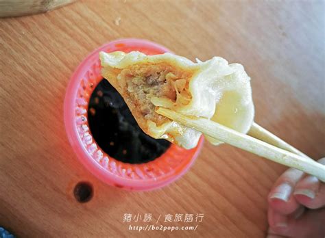 高雄岡山正宗馮家市場麵欣欣市場老店小籠包跟麵都好吃 豬小詠的食旅隨行