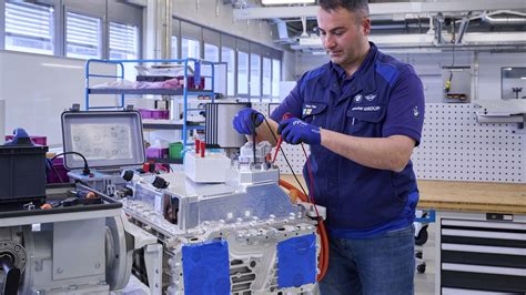Bmw Starts Making Fuel Cells For The Ix5 Hydrogen In Munich Autoevolution