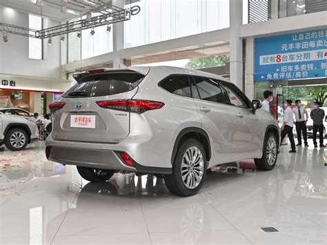 汉兰达外观实拍高清大图汉兰达 2022款 双擎 25l 四驱尊贵版 7座欧泊银第5张图片大全太平洋汽车